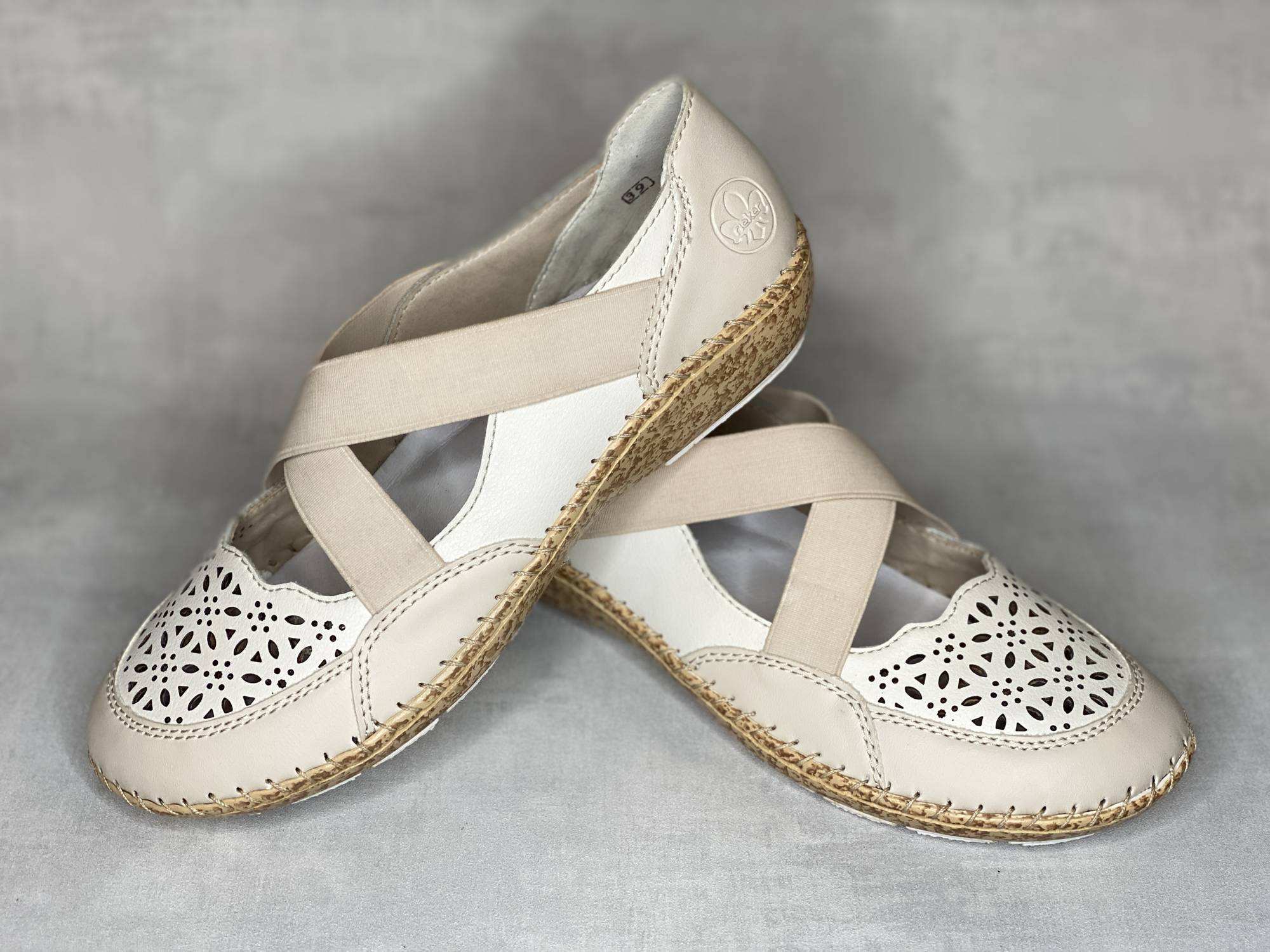 Rieker 44853-60 kävelykenkä Beige reikäkuvioinen kävelykenkä - Kenkämaailma verkkokauppa