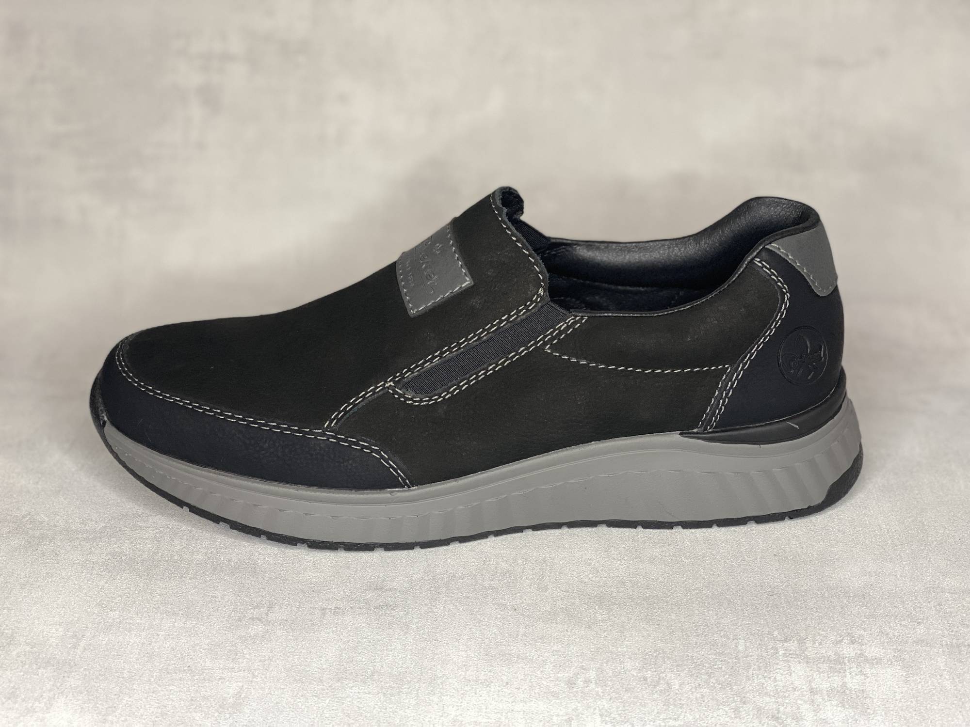 Rieker B0654-00 kävelykenkä Musta nauhaton kävelykenkä - Kenkämaailma verkkokauppa