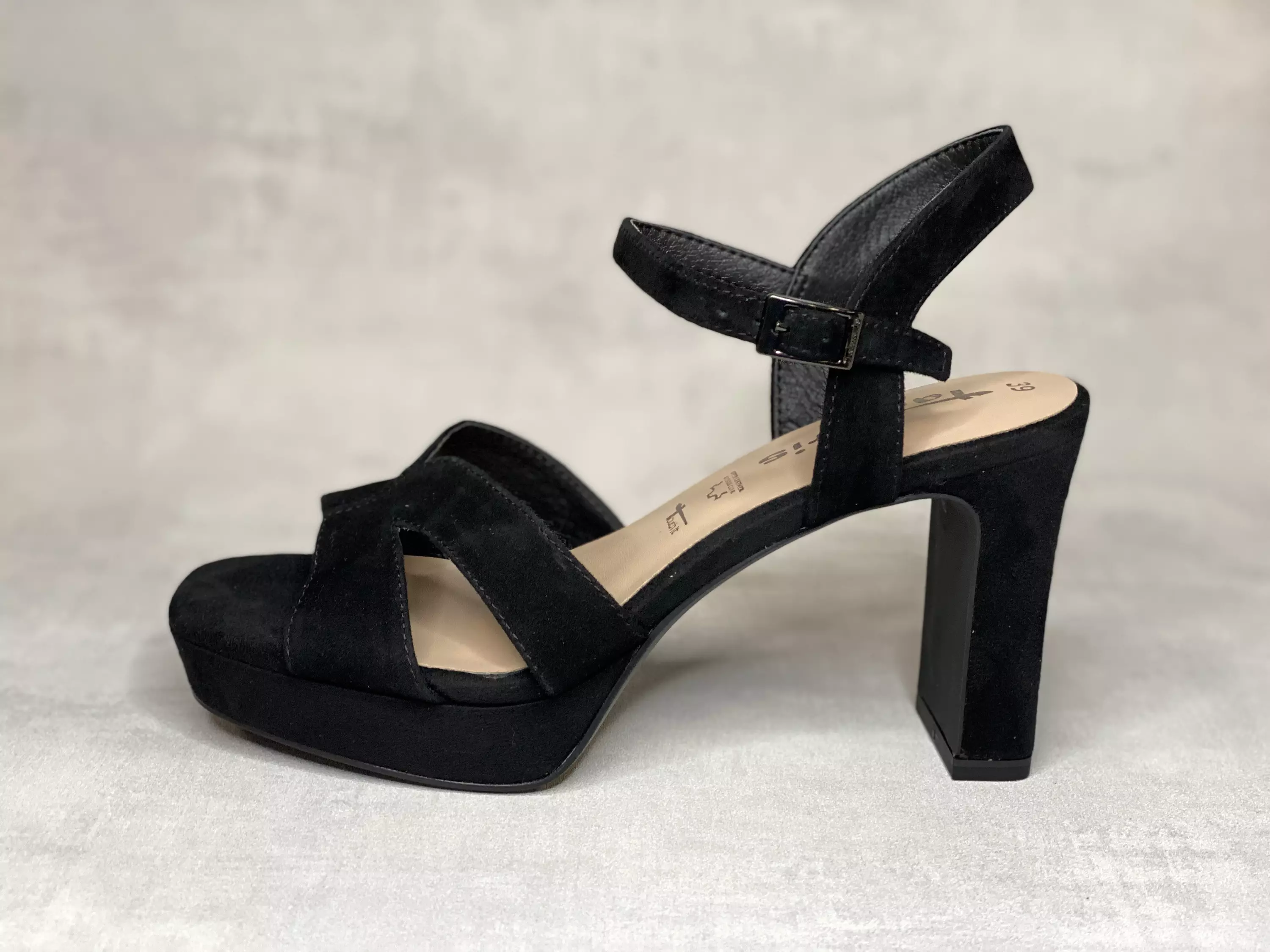 Tamaris 28309-42 007 sandaali Musta korollinen sandaali - Kenkämaailma ...